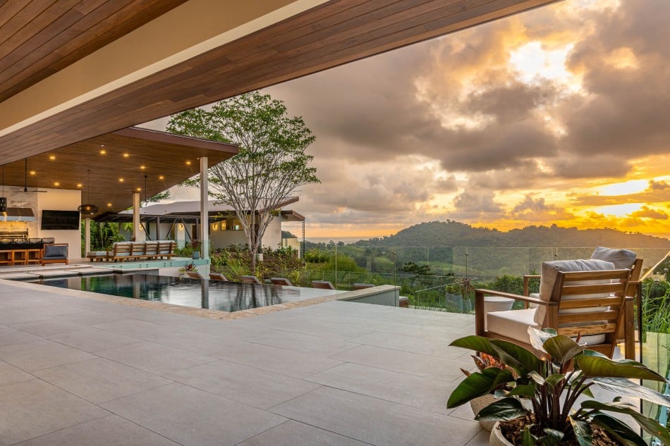 Costa Rica Luxury Beachfront Villas & Vacation Rentals | Isle Blue